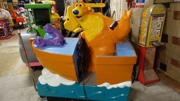 KIDDIE RIDES - ARCADE MACHINES